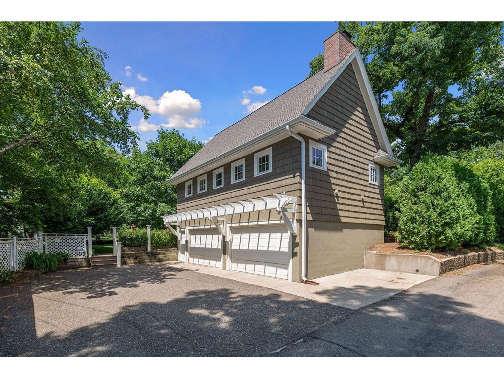 1961 Kenwood Parkway, Minneapolis, MN, 55405 | MLS: 6578466 | Edina Realty