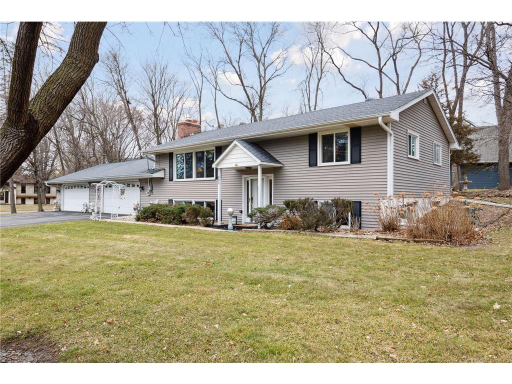 201 Townes Lane, Minnetonka, MN, 55391 | MLS: 6486927 | Edina Realty