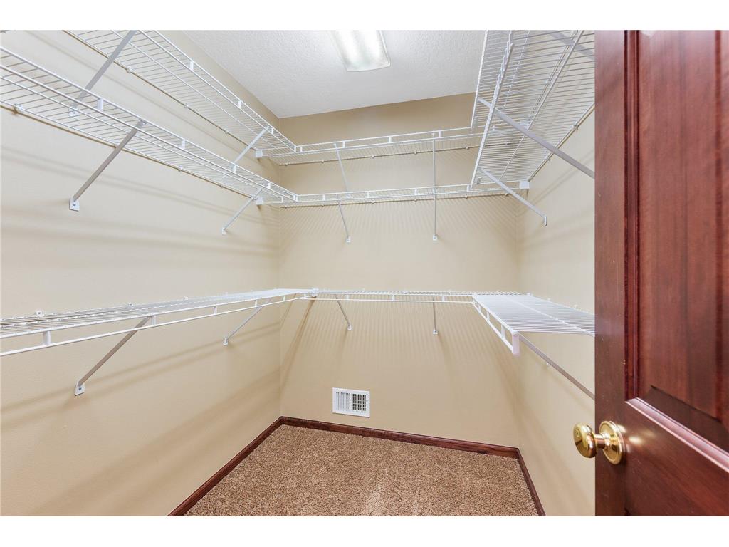 20220 Laredo Avenue, Lakeville, MN, 55044 | MLS: 6391675 | Edina Realty