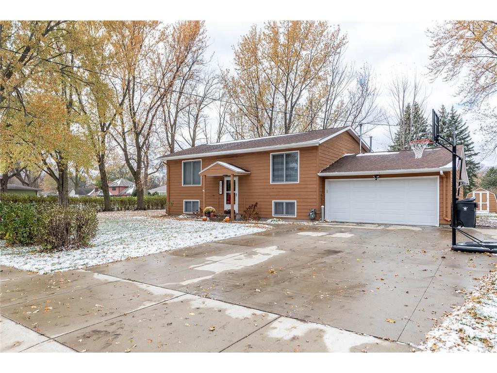 2039 Roe Crest Drive, North Mankato, MN, 56003 | MLS: 6455576 | Edina ...