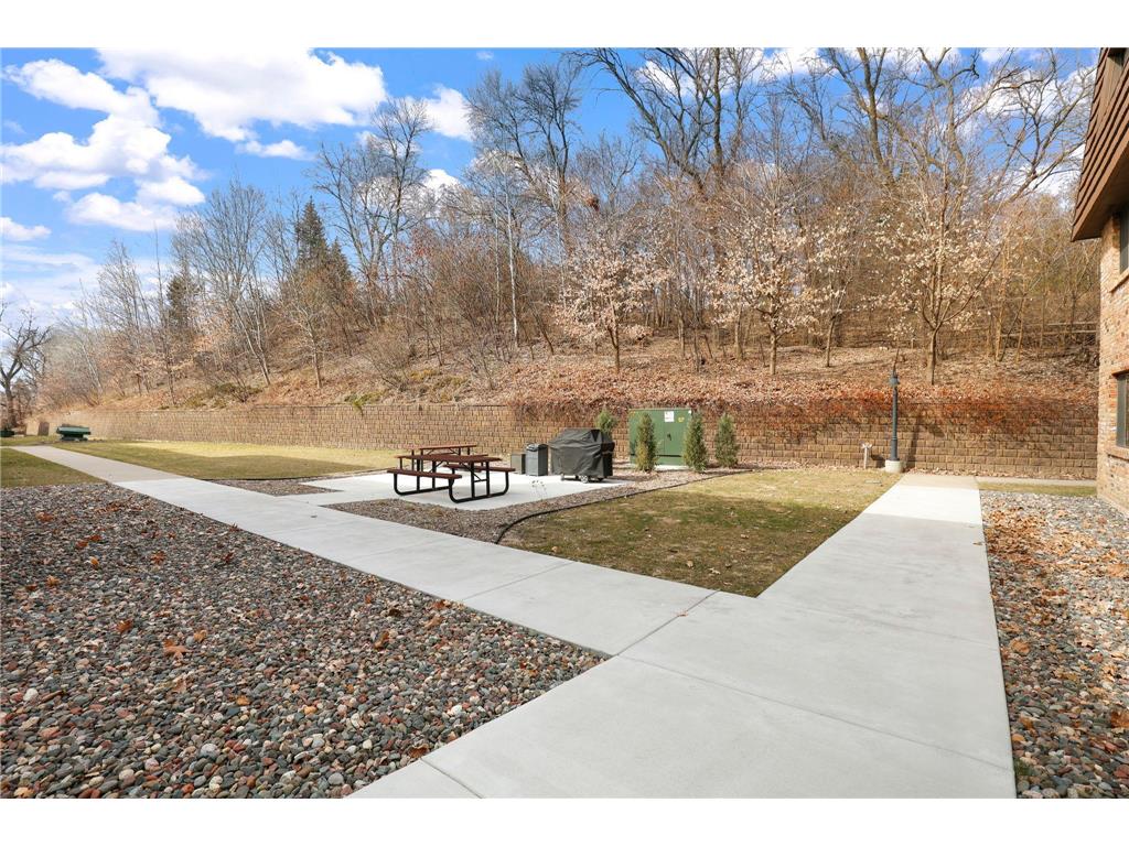 205 Barry Avenue S #208, Wayzata, MN, 55391 | MLS: 6772481 | Edina Realty