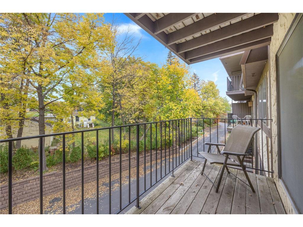 205 Barry Avenue S #213, Wayzata, MN, 55391 | MLS: 6562123 | Edina Realty