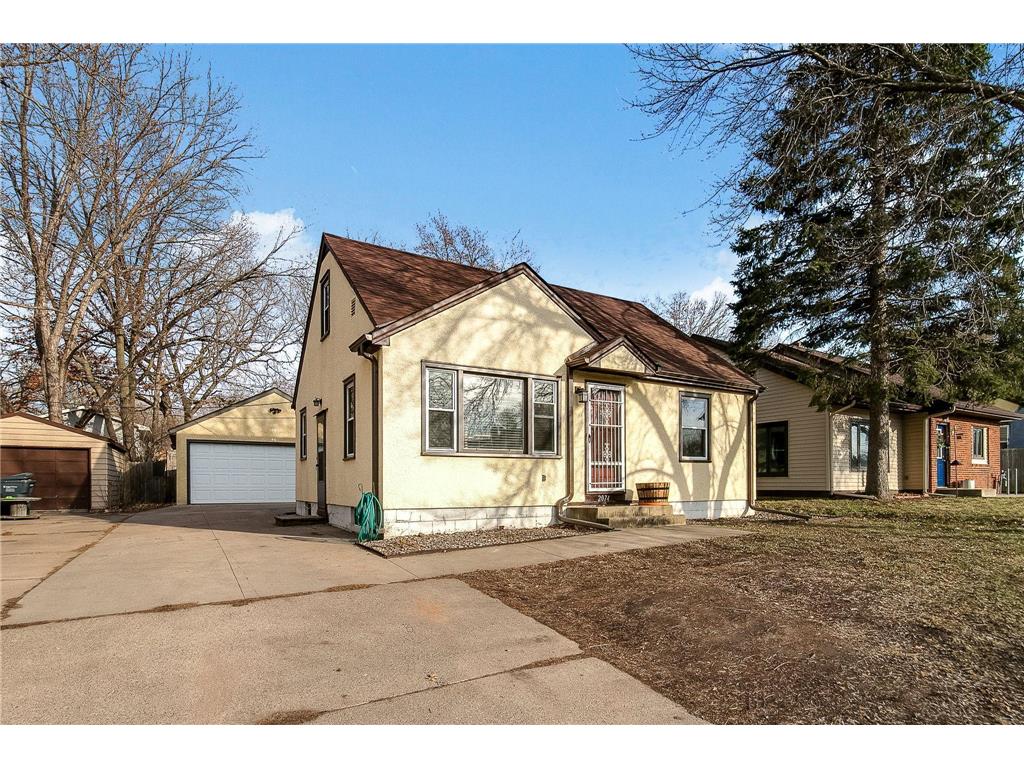 2074 McKnight Road N, North Saint Paul, MN, 55109 | MLS: 6748748 ...