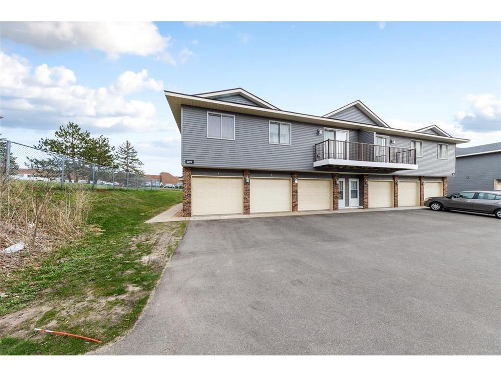 2077 N Park Drive #2, Saint Paul, MN, 55119 | MLS: 6519705 | Edina Realty