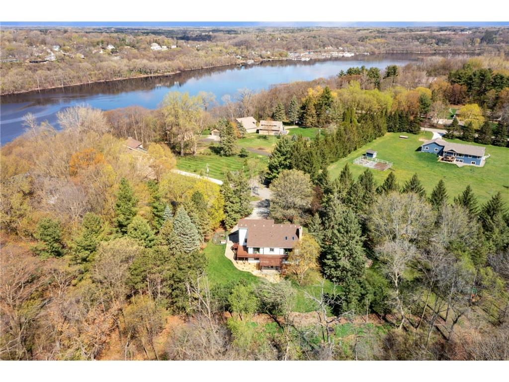 21 Hilltop Lane, Houlton, WI, 54082 | MLS: 6514489 | Edina Realty