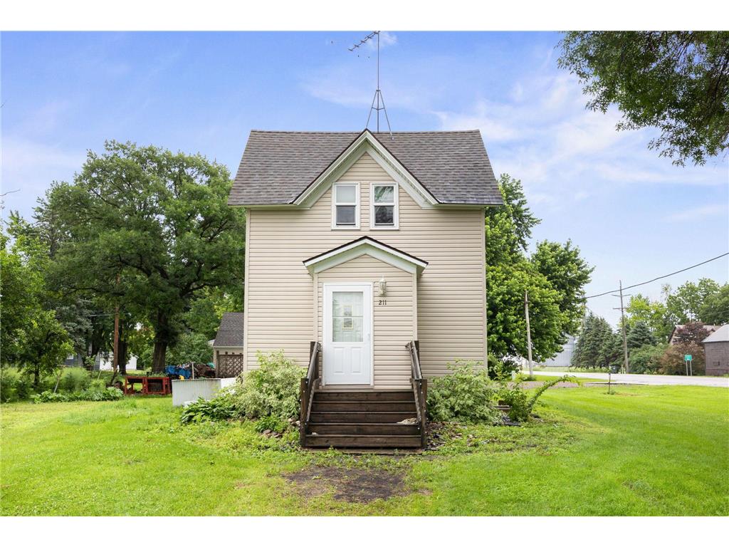 211 Bowman Street, Stewart, MN, 55385 | MLS: 6715051 | Edina Realty