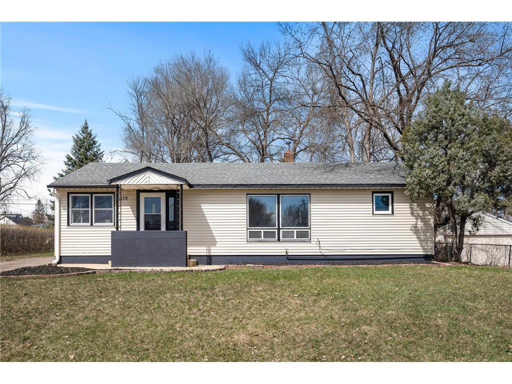 2119 Pinewood Drive, Mounds View, MN, 55112 | MLS: 6517830 | Edina Realty