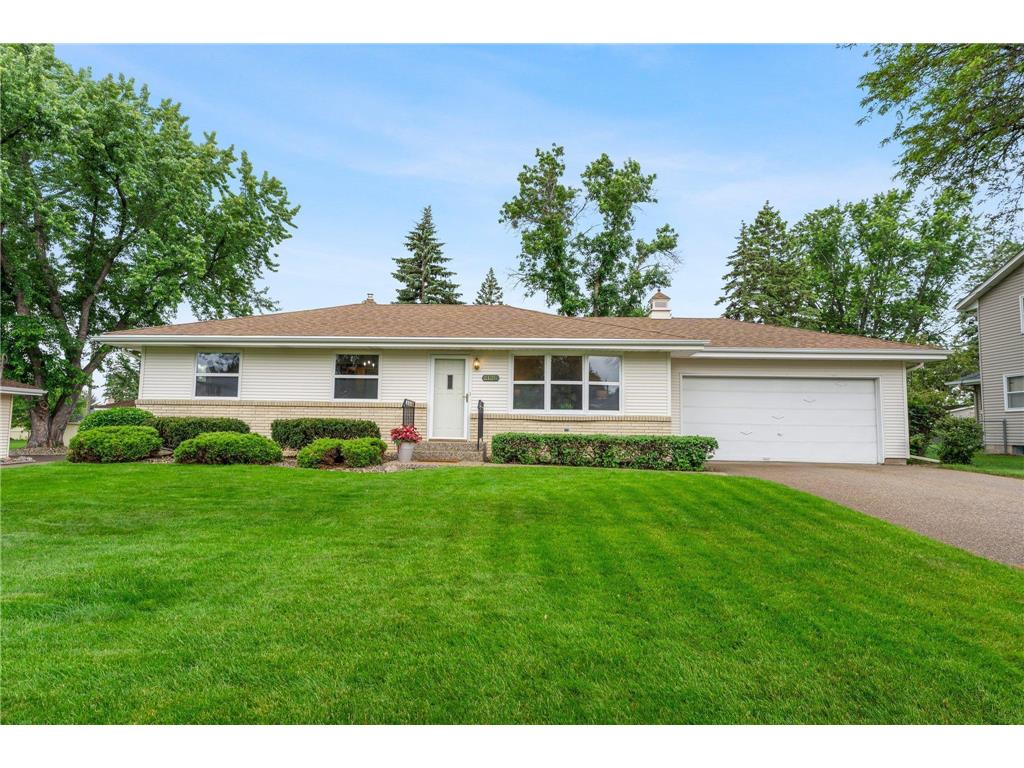 2126 Mapleview Avenue, Maplewood, MN, 55109 | MLS: 6707928 | Edina Realty