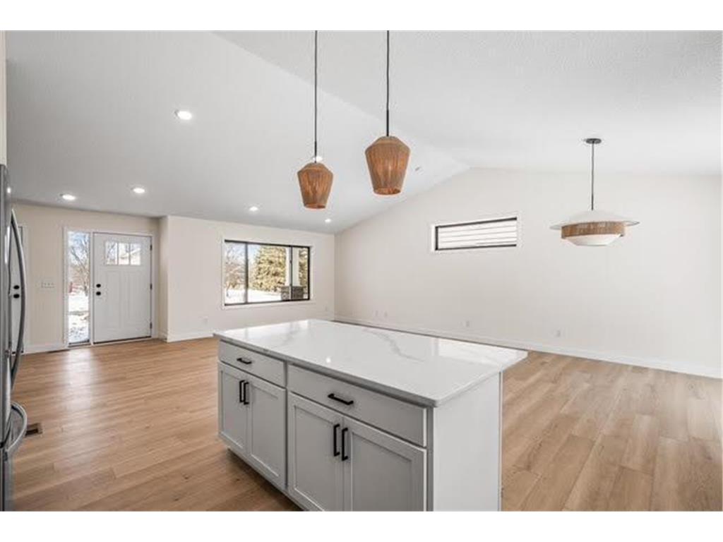 2140 Arkwright Street, Maplewood, MN, 55117 | MLS: 6716516 | Edina Realty