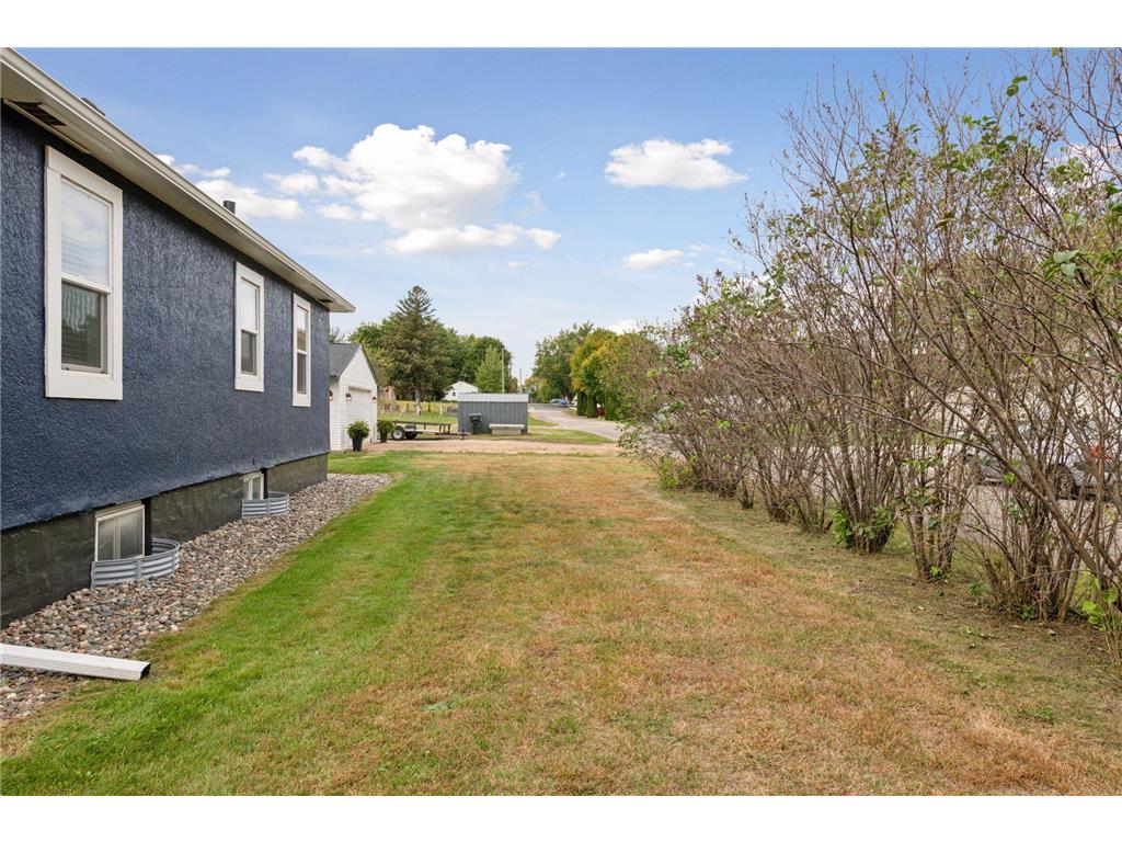 217 Grove Avenue N, Silver Lake, MN, 55381 | MLS: 6797490 | Edina Realty