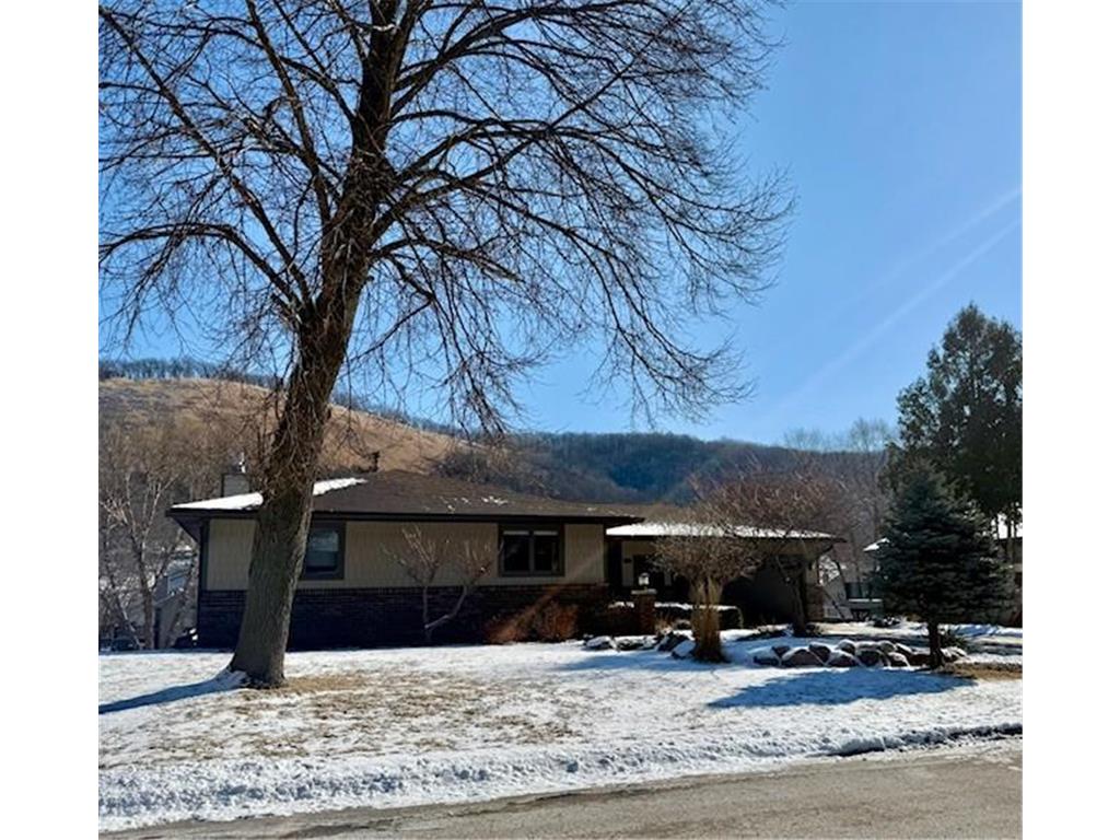 218 Oak Leaf Drive, Winona, MN, 55987 | MLS: 6659753 | Edina Realty