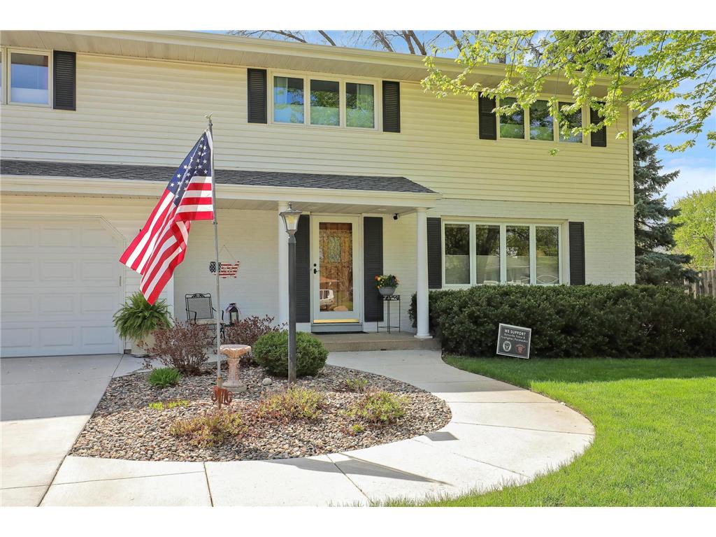 2213 River Hills Drive, Burnsville, MN, 55337 | MLS: 6532099 | Edina Realty