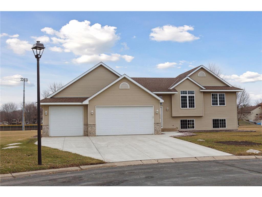 226 West Court Circle, Norwood Young America, MN, 55368 | MLS: 6481917 ...