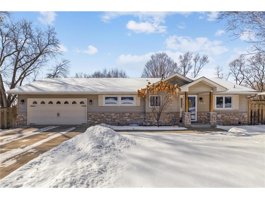 2414 Cedarwood Ridge, Minnetonka, MN, 55305 | MLS: 6646423 | Edina Realty