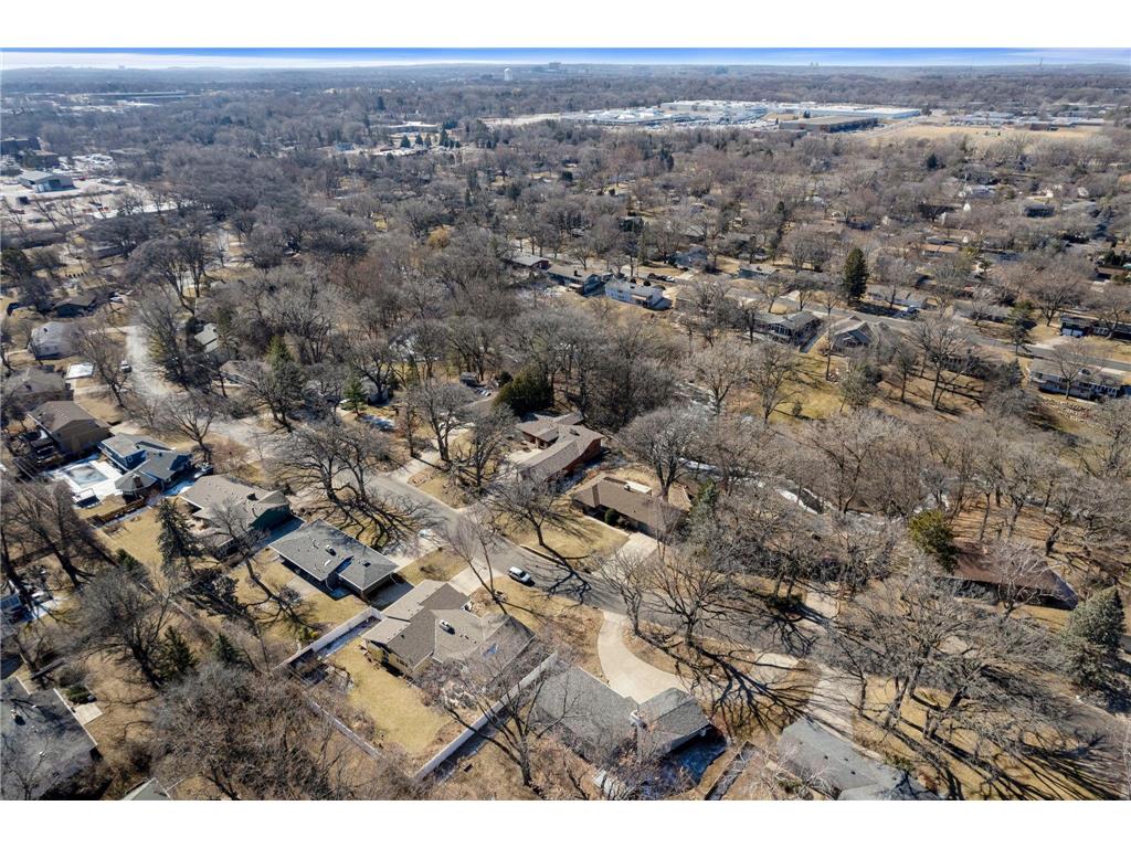 2425 Vale Crest Road, Golden Valley, MN, 55422 | MLS: 9086090 | Edina ...