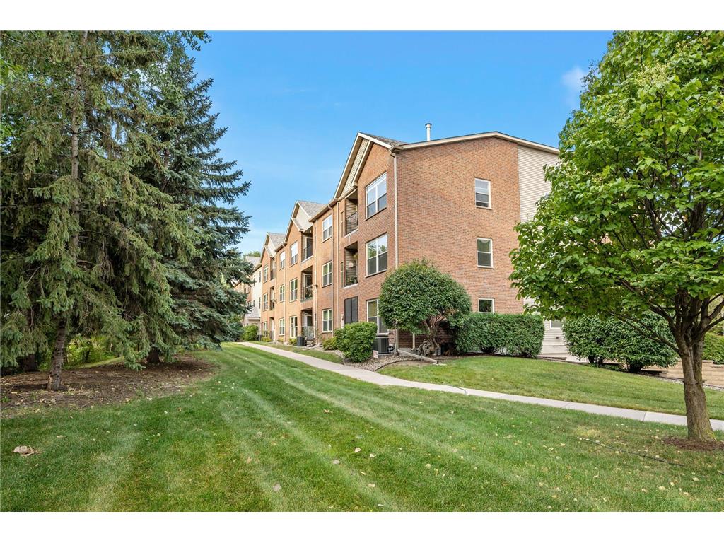 2496 County Road C2 W #106, Roseville, MN, 55113 | MLS: 6314665 | Edina ...
