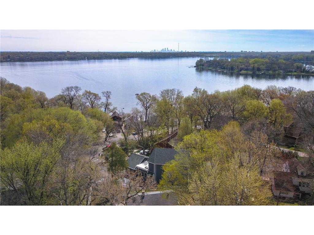 2535 W Medicine Lake Drive, Plymouth, MN, 55441 | MLS: 6363740 | Edina ...