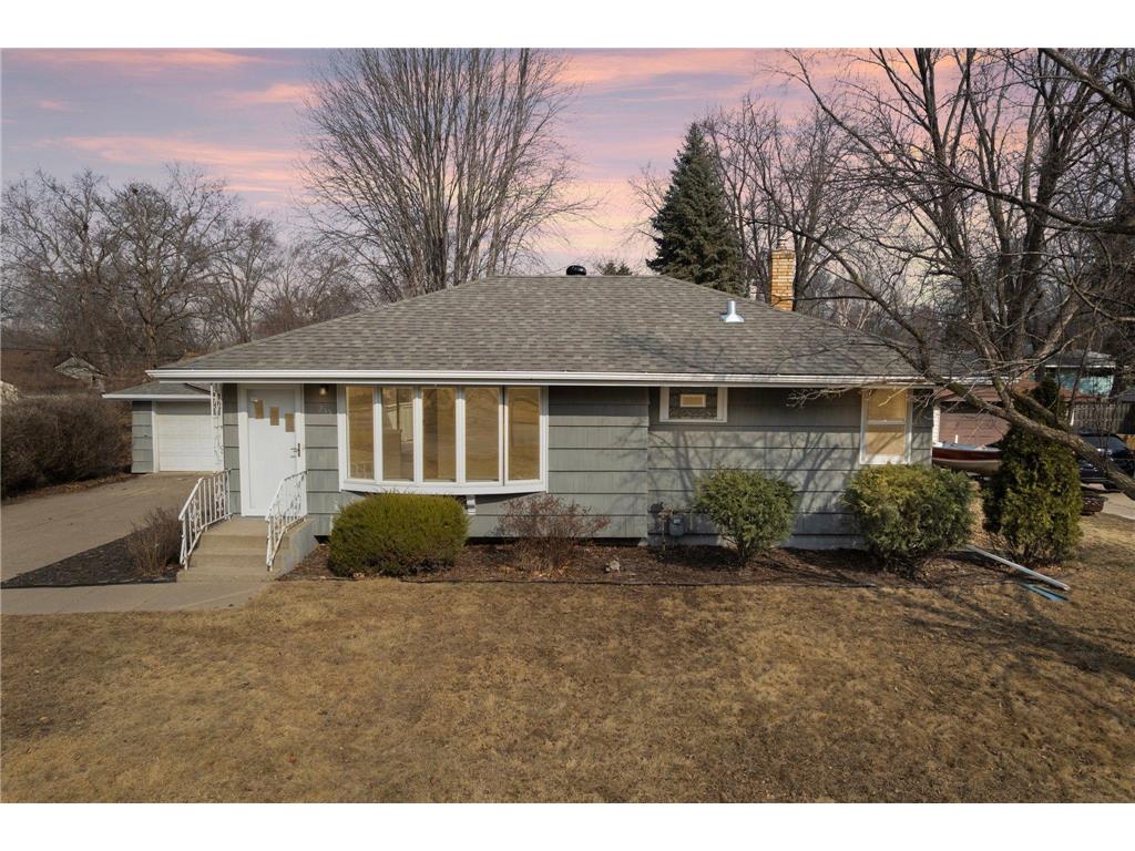 255 County Road C2 W, Roseville, MN, 55113 | MLS: 6679318 | Edina Realty