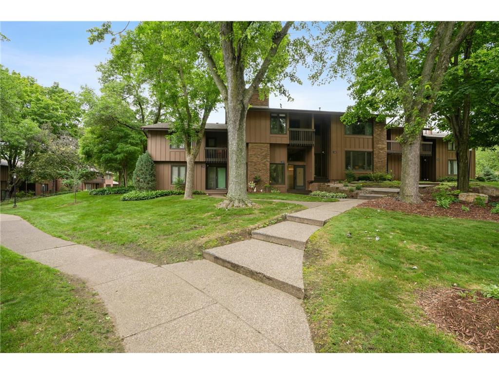 2589 Sumac Ridge, White Bear Lake, MN, 55110 | MLS: 6740710 | Edina Realty