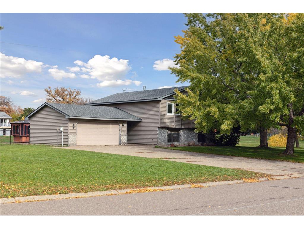 2600 94th Avenue N, Brooklyn Park, MN, 55444 | MLS: 6451827 | Edina Realty