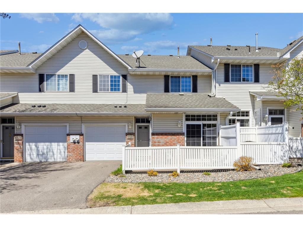 2692 Mallard Drive, Woodbury, MN, 55125 | MLS: 6703340 | Edina Realty