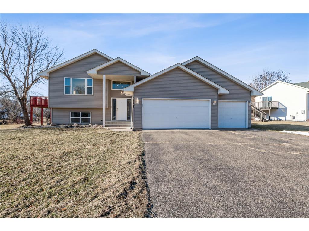 28328 Lakeside Trail, Lindstrom, MN, 55045 | MLS: 6643267 | Edina Realty