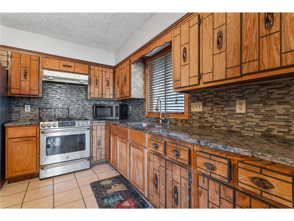 2916 84th Avenue N, Brooklyn Park, MN, 55444 | MLS: 6454214 | Edina Realty