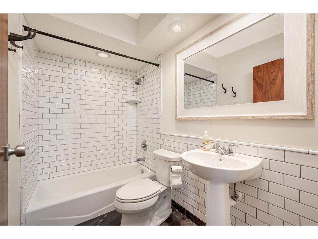 2928 Dean Parkway #4J, Minneapolis, MN, 55416 | MLS: 6515521 | Edina Realty