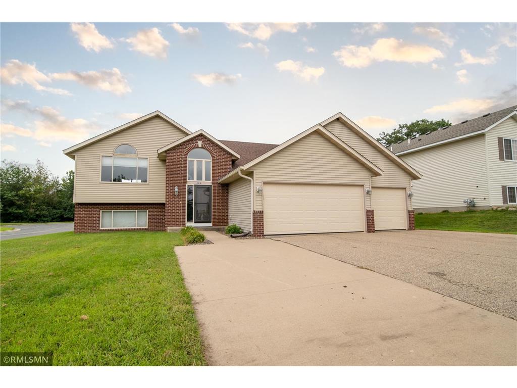 300 Timber Lane, Cannon Falls, MN, 55009 | MLS: 6253822 | Edina Realty