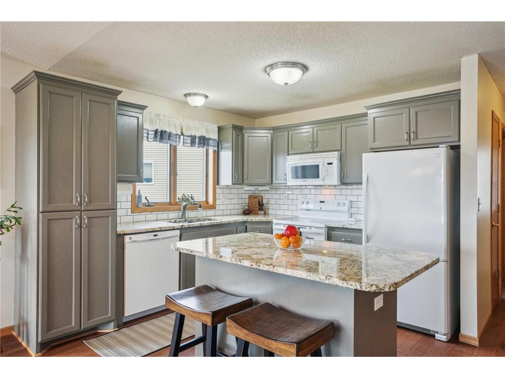 300 Wildwood Circle, Roberts, WI, 54023 | MLS: 6694903 | Edina Realty