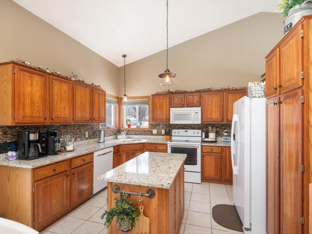 3079 Hemingway Avenue N, Oakdale, MN, 55128 | MLS: 6506698 | Edina Realty