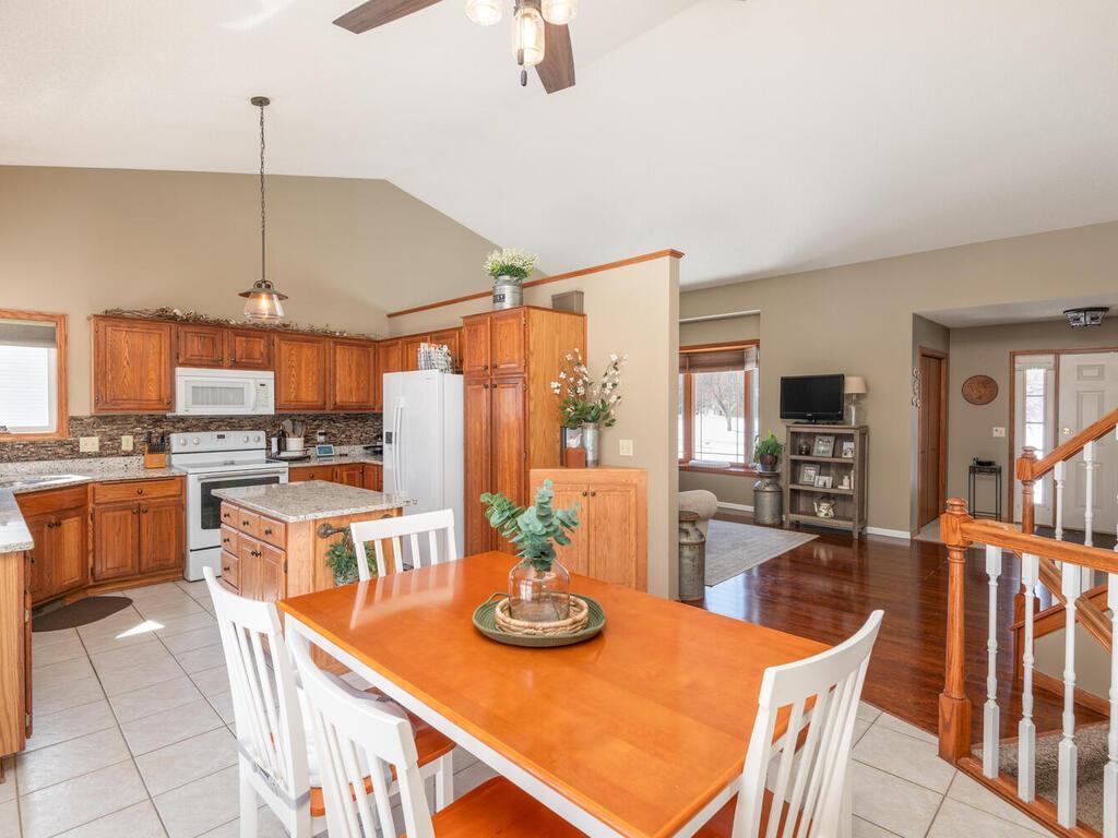 3079 Hemingway Avenue N, Oakdale, MN, 55128 | MLS: 6506698 | Edina Realty