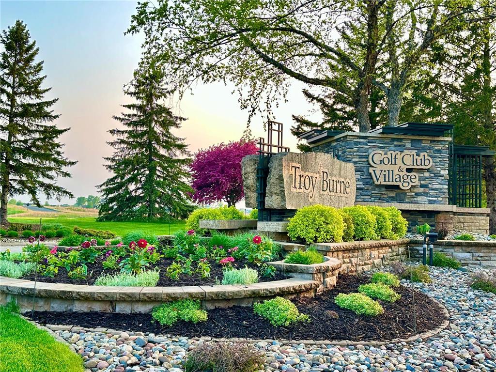 316 Saint Annes Parkway, Troy Twp, WI, 54016 | MLS: 6371821 | Edina Realty