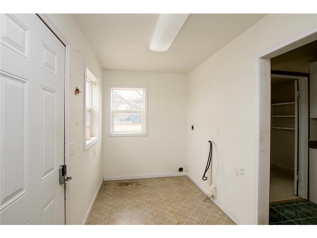 321 Highway 7 E, Hutchinson, MN, 55350 | MLS: 6694773 | Edina Realty