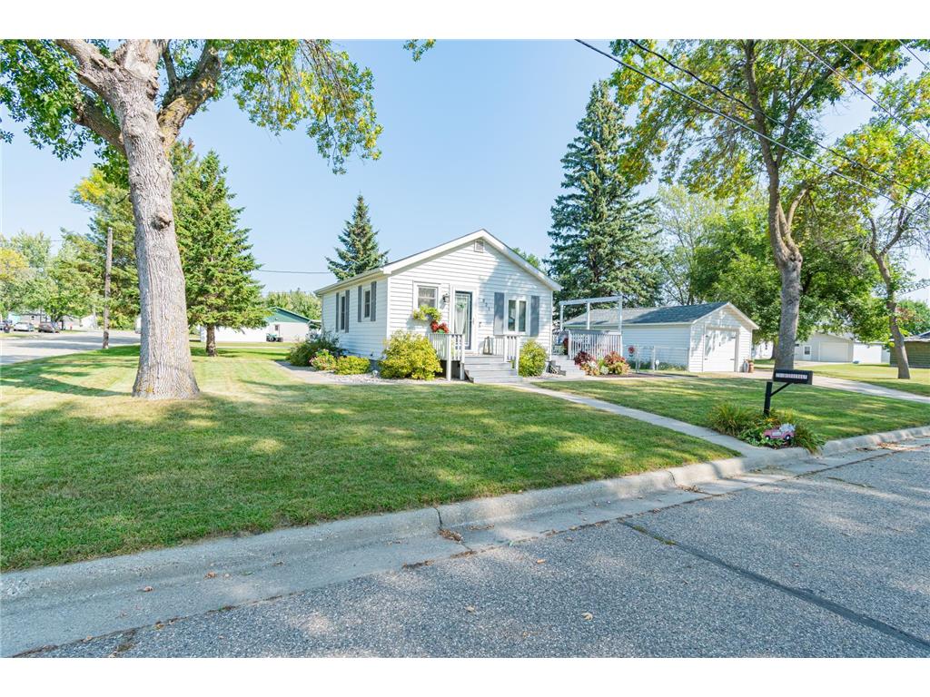 321 Roosevelt Street, Alexandria, MN, 56308 | MLS: 6600146 | Edina Realty