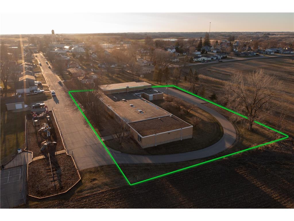 325 1st Avenue SE, Altura, MN, 55910 | MLS: 6696733 | Edina Realty