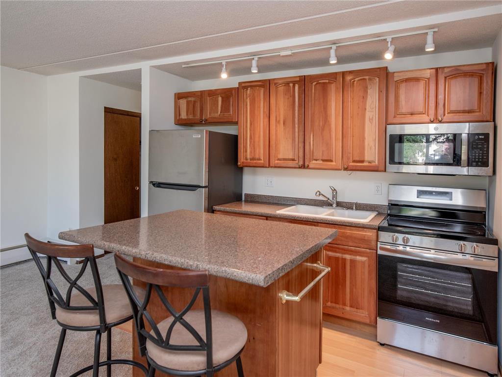 329 Geneva Avenue N #403, Oakdale, MN, 55128 | MLS: 6750545 | Edina Realty