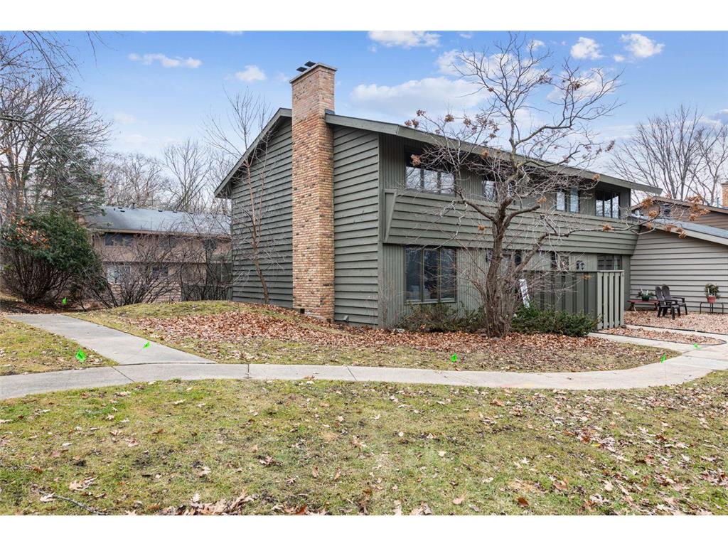 33 Walden Street, Burnsville, MN, 55337 | MLS: 6486624 | Edina Realty