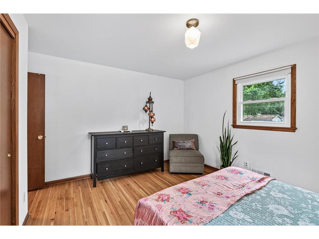 3313 Zane Avenue N, Crystal, MN, 55422 | MLS: 6757233 | Edina Realty