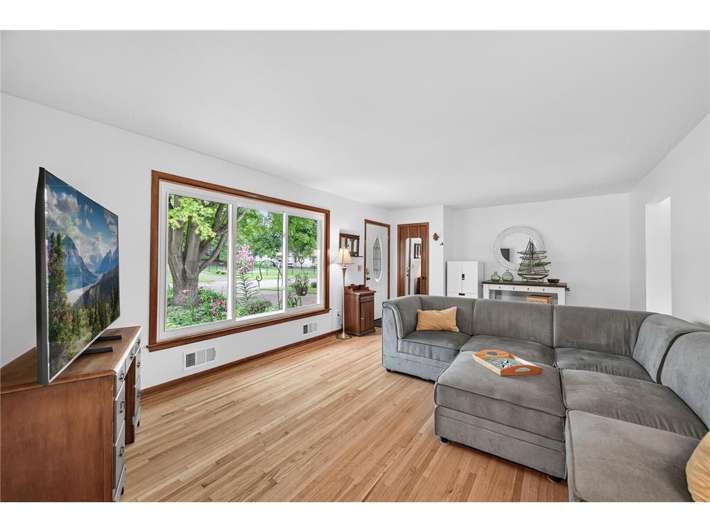 3313 Zane Avenue N, Crystal, MN, 55422 | MLS: 6757233 | Edina Realty