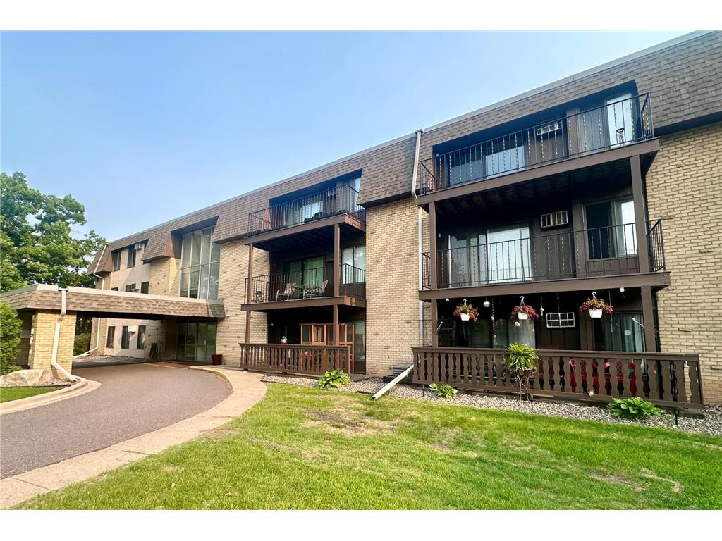 3421 Kent Street #607, Shoreview, MN, 55126 | MLS: 6798934 | Edina Realty