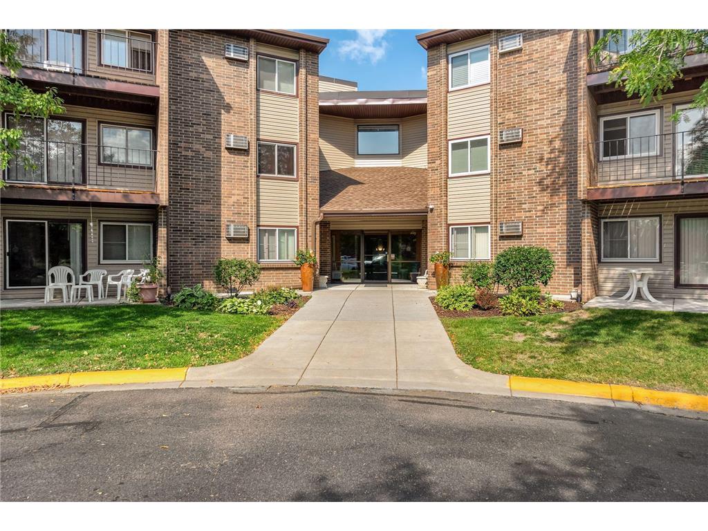 3425 Golfview Drive #322, Eagan, MN, 55123 | MLS: 6572884 | Edina Realty