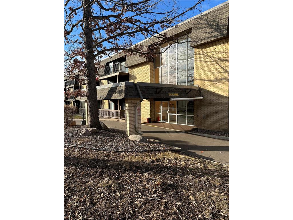 3431 Kent Street #716, Shoreview, MN, 55126 | MLS: 6490255 | Edina Realty