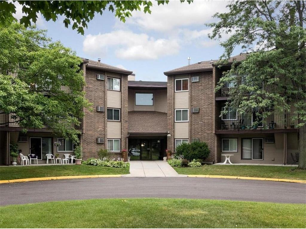 3440 Golfview Drive #110, Eagan, MN, 55123 | MLS: 6247099 | Edina Realty