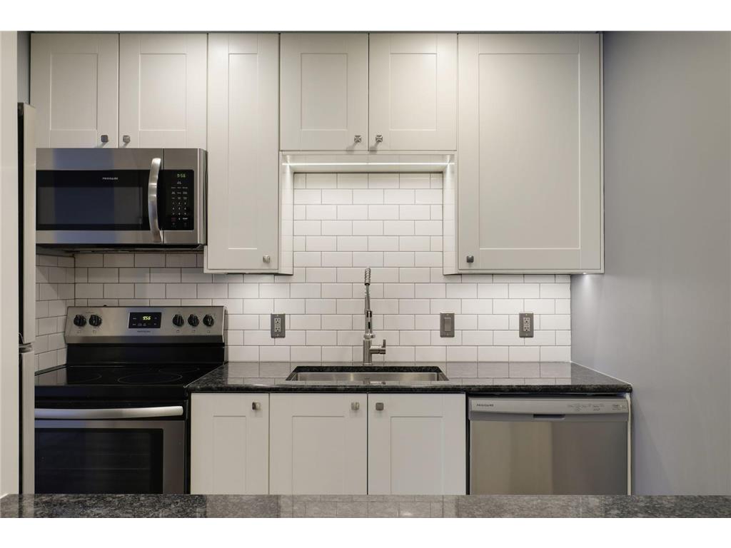 35 Nathan Lane N #203, Plymouth, MN, 55441 | MLS: 7057163 | Edina Realty