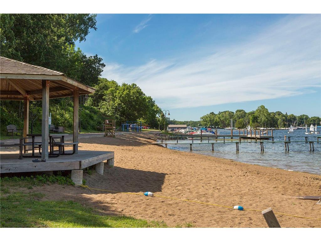 3815 Deephaven Avenue, Deephaven, MN, 55391 | MLS: 6744565 | Edina Realty