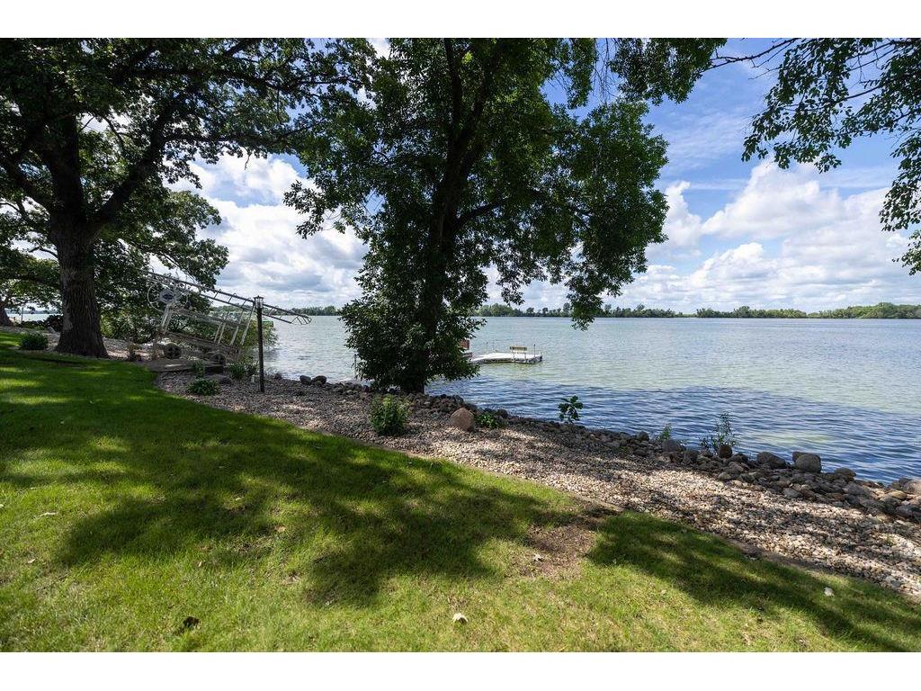 4 S Fox Lake Drive E, Manyaska Twp, MN, 56171 | MLS: 7020975 | Edina Realty