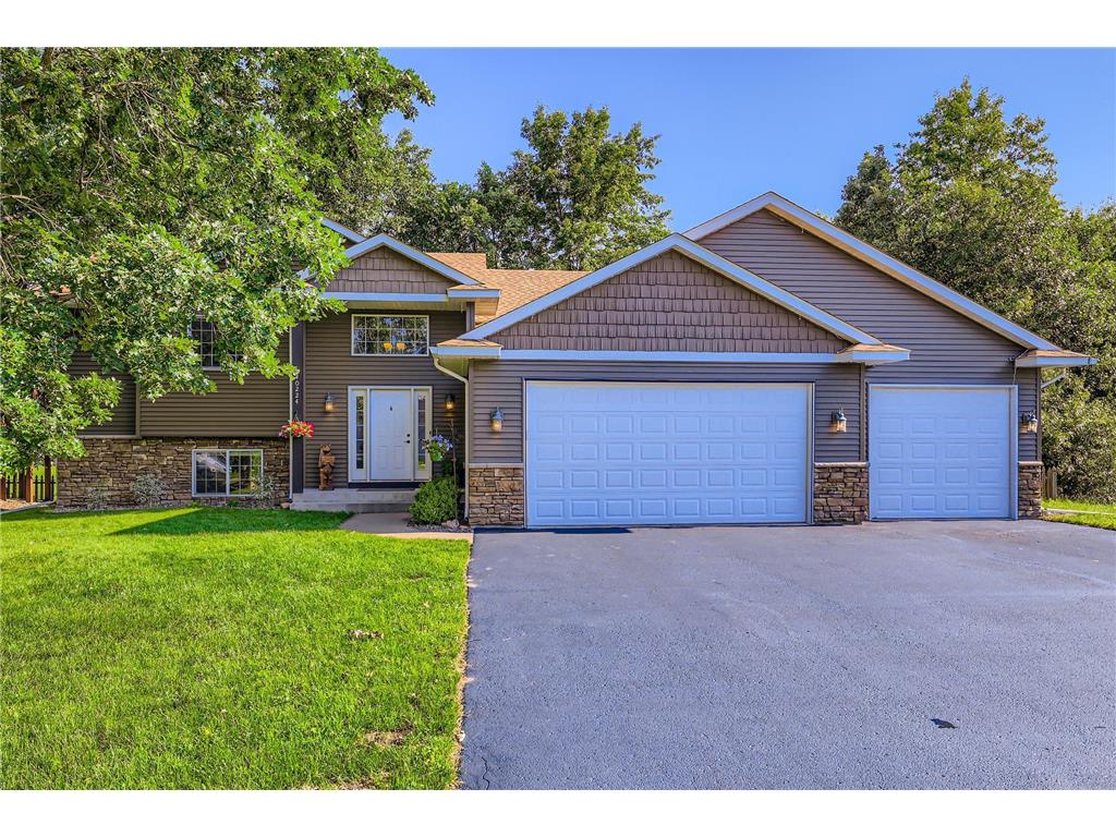 40224 Golden Way, North Branch, MN, 55056 | MLS: 6742140 | Edina Realty