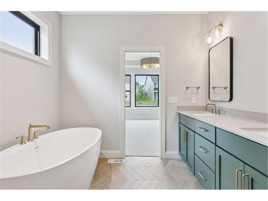 4029 Arbor Drive, Woodbury, MN, 55129 | MLS: 6707999 | Edina Realty