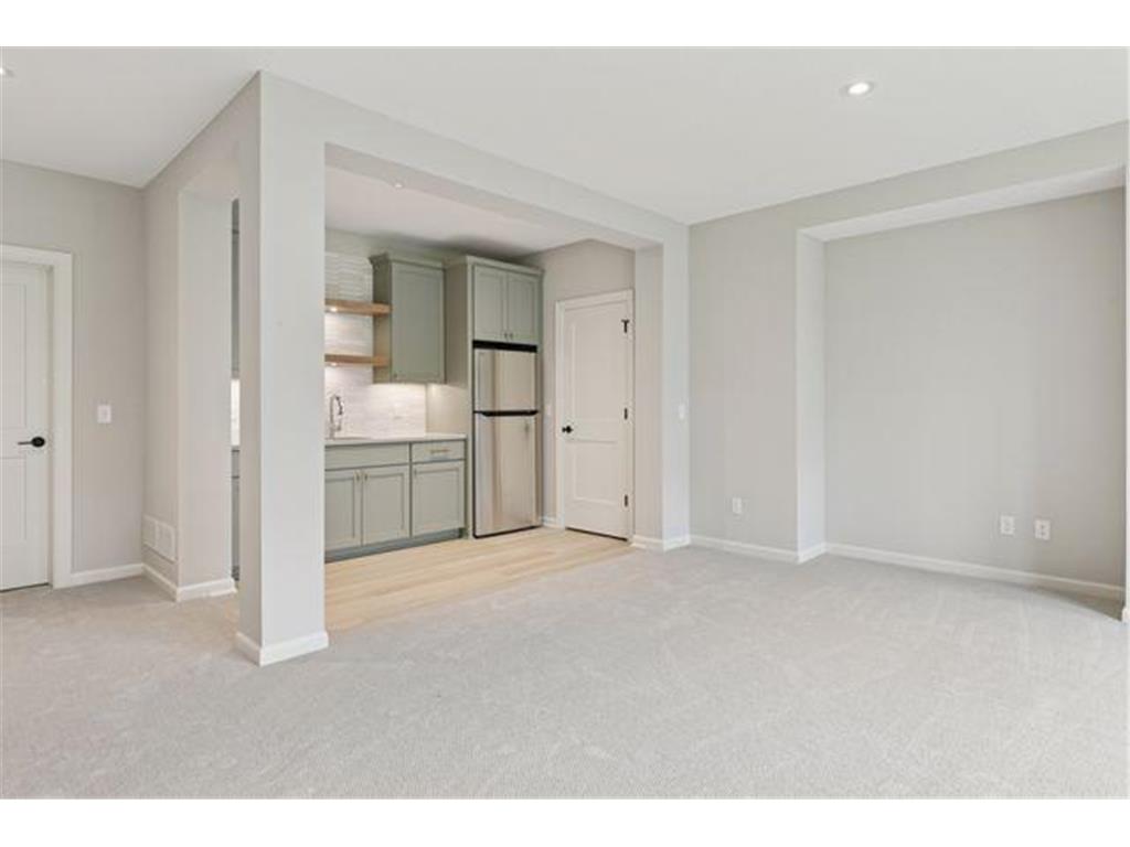 4029 Arbor Drive, Woodbury, MN, 55129 | MLS: 6707999 | Edina Realty